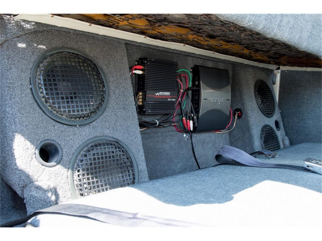 How to wire speakers all over the bus?